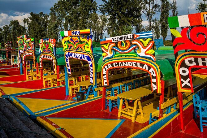 CDMX Enjoy a unique tour of Xochimilco and Coyoacán - Discovering UNAM: Mexico’s University of Art and History