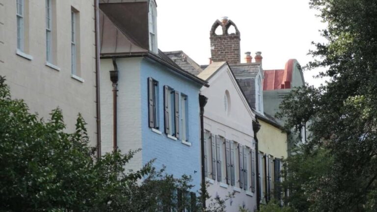 Charleston: Historic Walking Tour with a Local Guide - Exploring Charleston’s Historic Streets