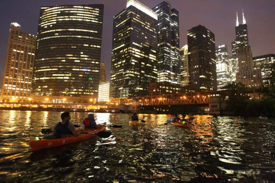 Chicago: Ghosts and Gangsters Night Kayak Tour - An In-Depth Look at the Ghosts and Gangsters Night Kayak Tour in Chicago