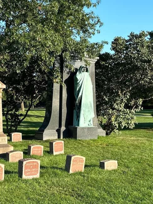 Chicago: Graceland Cemetery Guided Walking Tour - What to Expect on the Tour