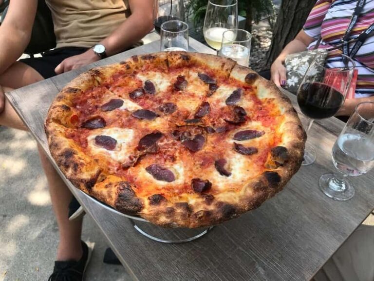 Chicago: Pizza Walking or Bus Tour - A Deep Dive into the Tour Options