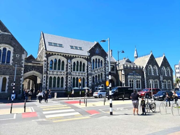 Christchurch City Top Spots Private Half Day Tour - Transportation, Timing, and Group Dynamics