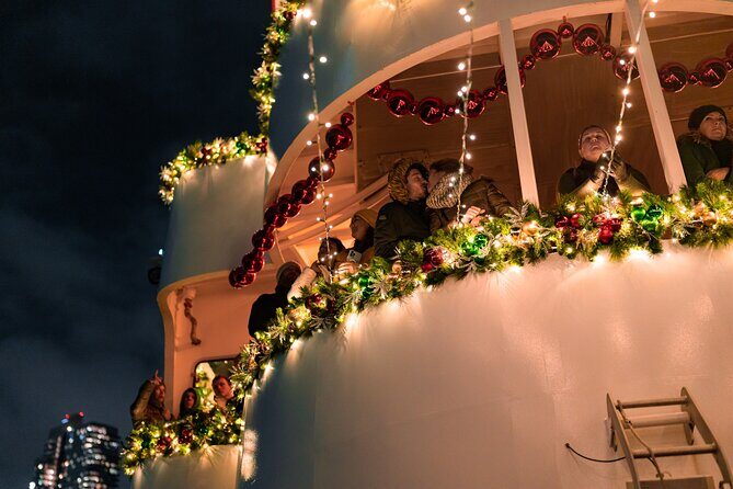 Circle Line: New Year's Eve Fireworks & Party Cruise (21+) - Dining, Drinks, and Entertainment