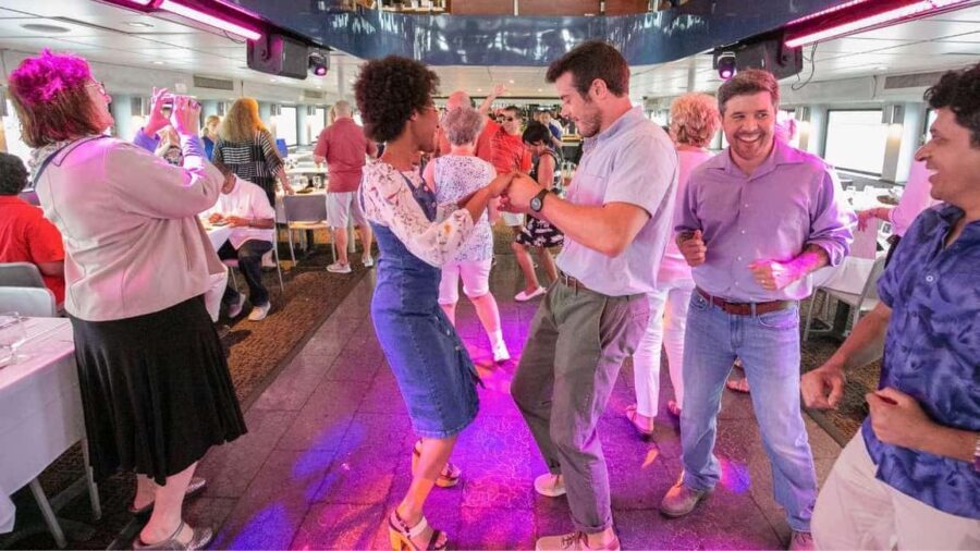 City Cruises Chicago: Lake Michigan Lunch or Dinner Cruise - A Closer Look at the Itinerary