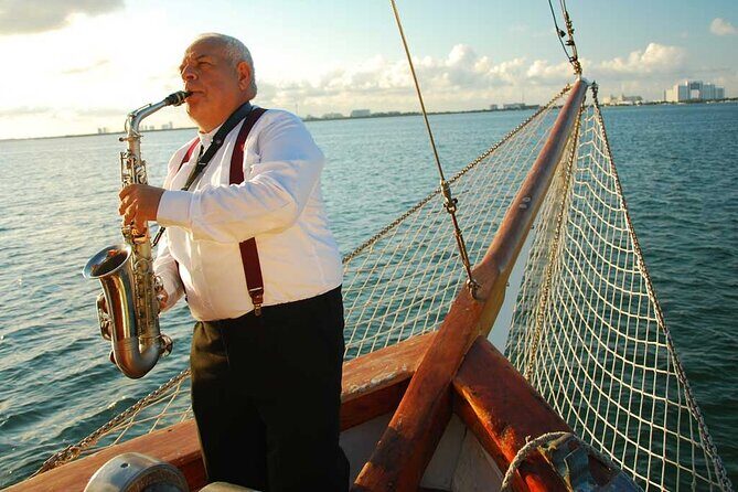 Columbus Romantic Dinner & Live Saxophone over Nichupte Lagoon - Who Will Love This Experience?