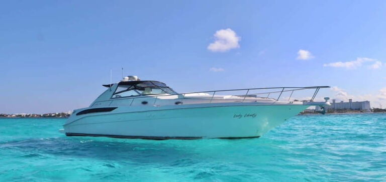 Cruising paradise in a luxury yacht in Cancun - Who Should Consider This Yacht Tour?