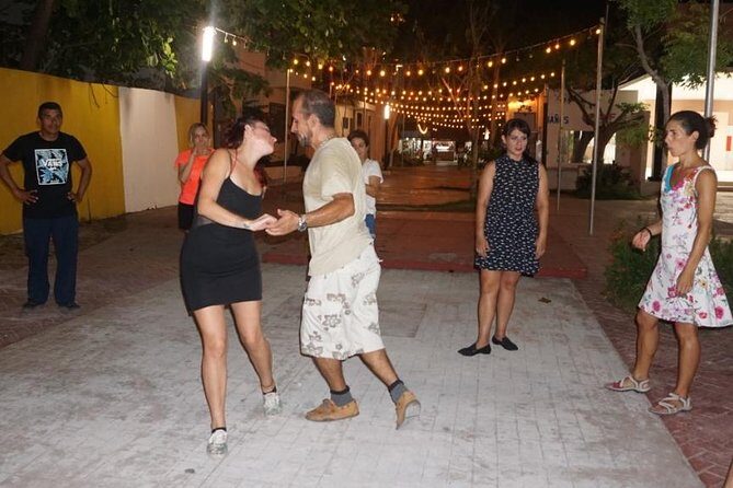 Dance lessons (swing / lindy hop /charleston) - Authenticity and the Experience of Learning Swing in Playa