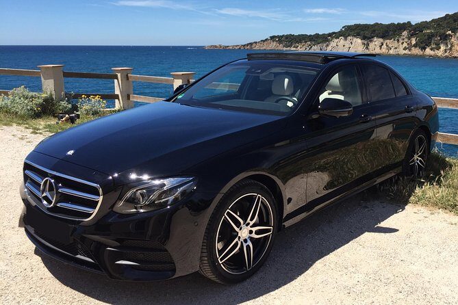 Departure Private Transfer: Seattle to Seattle Airport SEA in Business Car - The Vehicle and Comfort Level