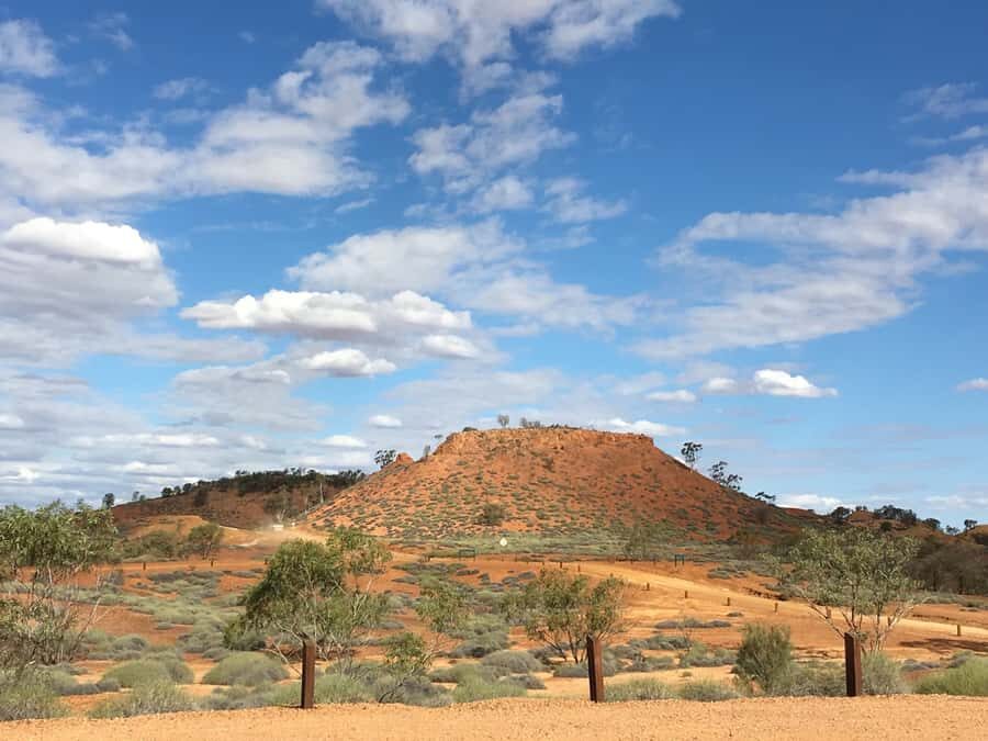 Dinosaur Stampede and Carisbrooke Station Full Day Tour - Transportation, Group Size, and Practical Details