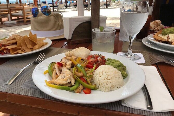 Discover Isla Mujeres in Catamaran. Buffet, Open Bar and Snorkel - FAQs