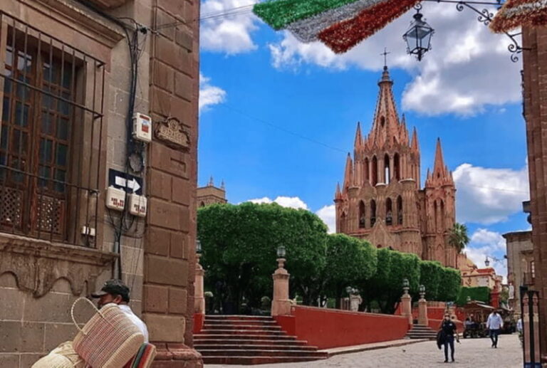 Dolores Hidalgo: A journey through Dolores Hidalgo - Practical Details: Transportation, Timing, and Cost-Value Analysis
