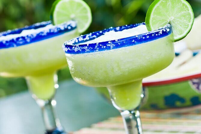 Downtown Dallas Walking Food Tour History and Cocktail Package - The Food & Drink Experience