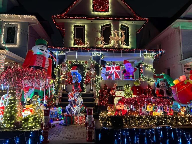 Dyker Heights Christmas Tour: Magic of Christmas in New York - A Deep Dive into the Tour Experience