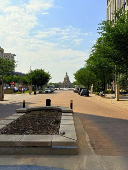 Edmonton: 3-Hour City Highlights Walking Tour With Guide - The Guided Experience