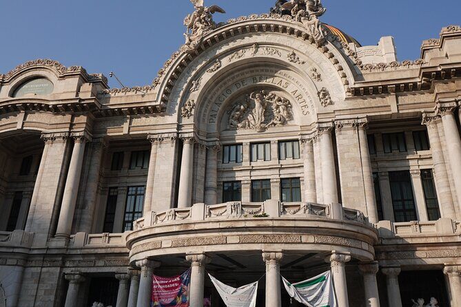 EXCLUSIVE TOUR to Palacio de Bellas Artes - small groups - Art Collection and Murals