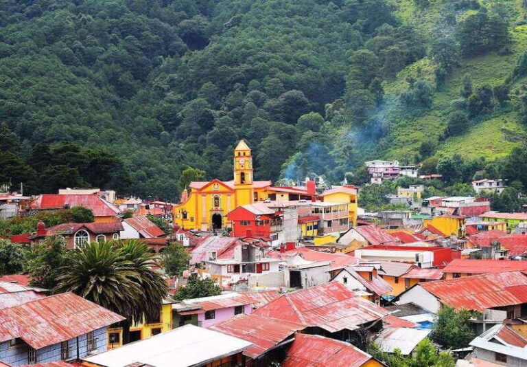 Exclusive tour to Peña de Bernal and Freixenet vineyards from CDMX - Discovering Peña de Bernal