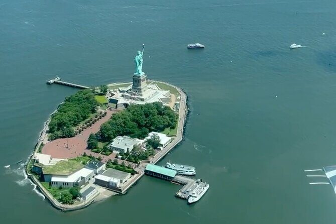 Flight Over New York City Hudson River - A Closer Look at the Experience