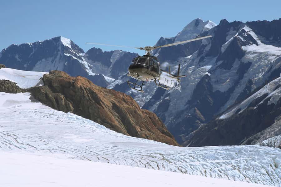 Franz Josef: 30-min Flight Franz Josef & Tasman Glaciers - The Value of a Helicopter Flight Over Glaciers