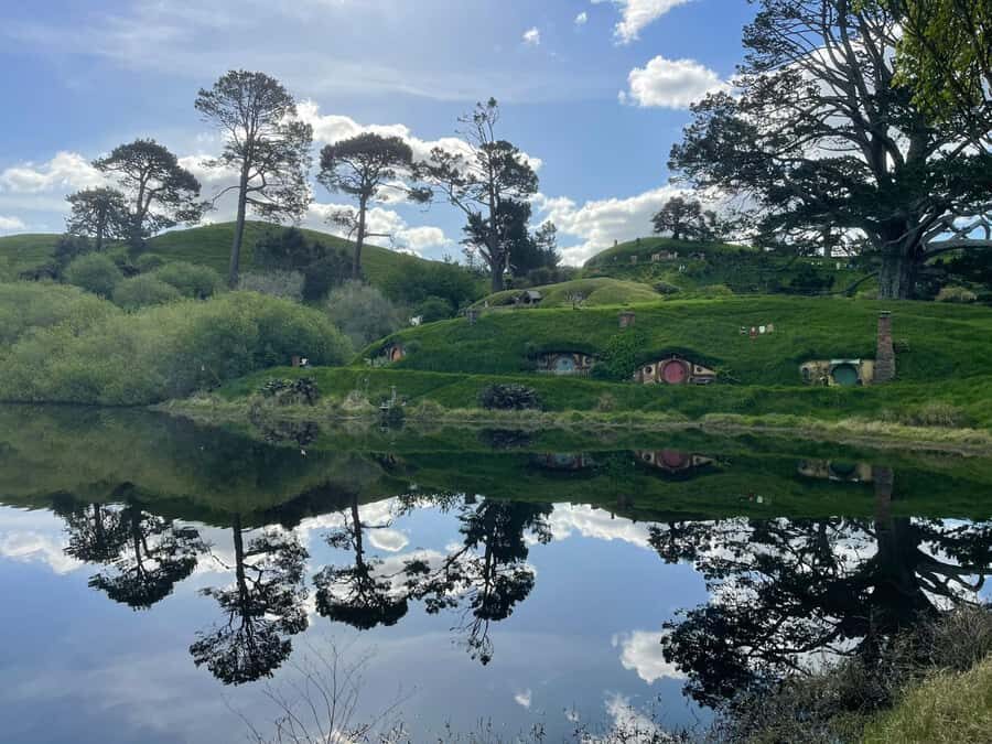 From Auckland: Hobbiton, Waitomo Caves & Kiwi House Tour - Exploring the Itinerary in Detail