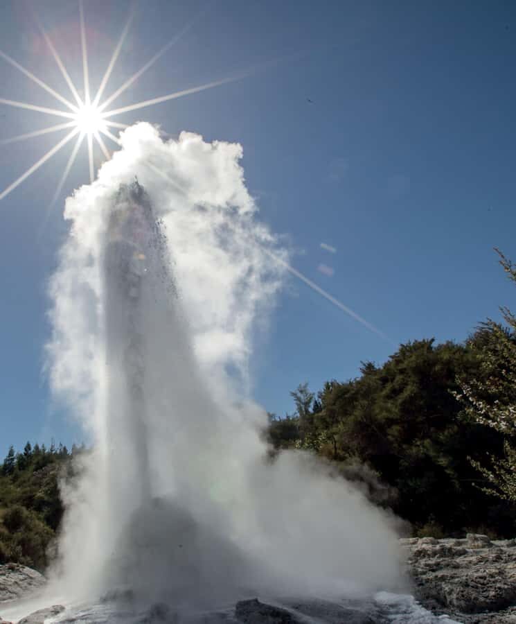 From Auckland: Wai-O-Tapu & Polynesian Spa Rotorua Day Tour - Detailed Breakdown of the Itinerary