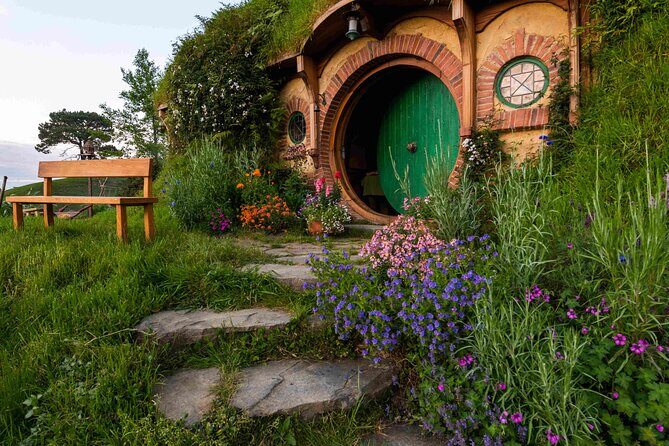 From Auckland:Hobbiton Movie Set & Waitomo Caves Small Group Tour - The Itinerary Breakdown: What to Expect