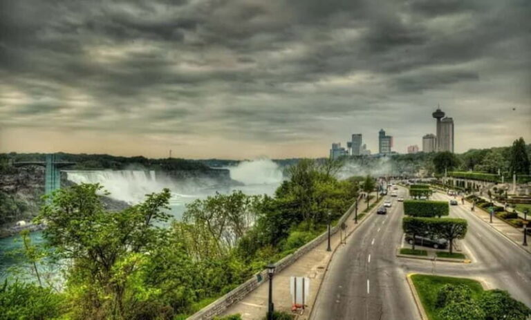 From Burlington: Custom Guided Day Trip to Niagara Falls