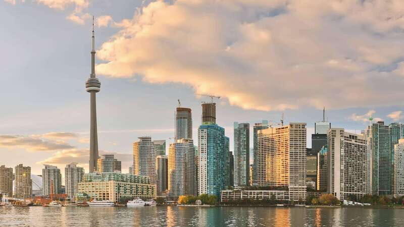 From Montreal: Toronto, Niagara Falls & 1000 Islands Tour - Day 2: Toronto’s Urban Delights