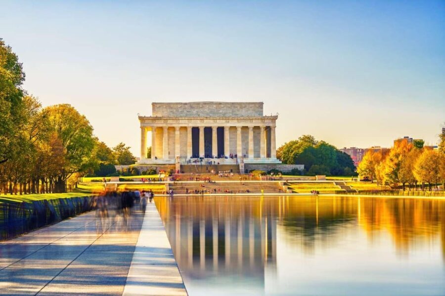 From New York City: Washington DC Sightseeing Tour - The Heart of the Tour: Iconic Landmarks