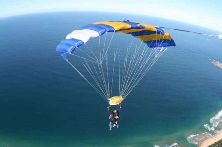 From Sydney: Tandem Skydive Experience over Wollongong Beach - The Guides and Safety