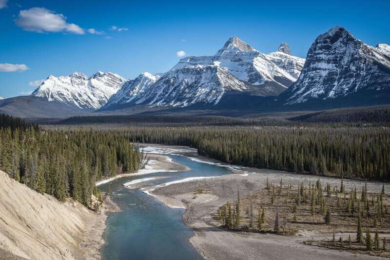 From Vancouver: Rocky Mountains 8-Day Tour - From Kelowna to Lake Louise: Crossing Borders and Mountain Ranges