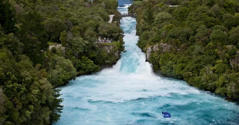 Full-Day Tour: Huka Falls, Hot Springs & Hobbiton Movie Set - An In-Depth Look at the Tour Experience