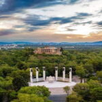 Get lost in the neighborhoods of CDMX on a private tour. - The Highlight: The Cablebús Ride