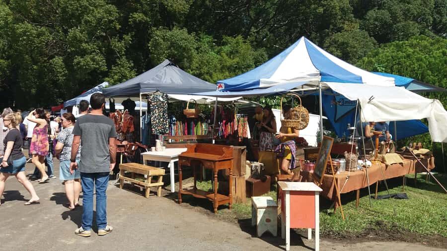 Glass House Mountains: Big Pineapple & Caloundra Markets - Exploring the Iconic Glass House Mountains