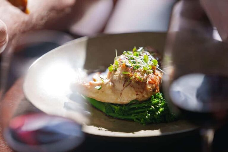 Gold Coast: Tamborine Mountain Wine Tour with 2-Course Lunch - Who Should Consider This Tour?