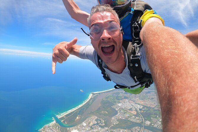 Gold Coast Tandem Skydive - Landing on Kirra Beach