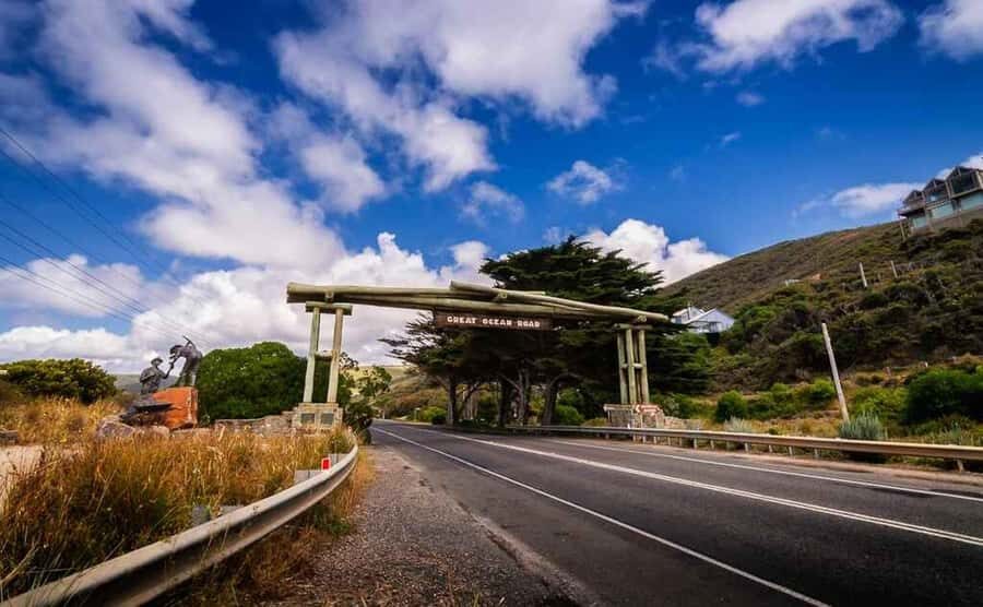 Great Ocean Road Tour Melbourne Relaxed Way In Premium coach - Breakfast Stop at Colac