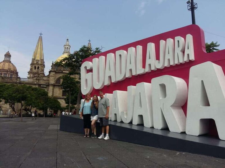 Guadalajara: Culture, Architecture, and Market Walking Tour - Detailed Breakdown of the Itinerary