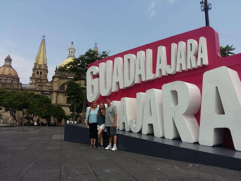 Guadalajara: Culture, Architecture, and Market Walking Tour - Detailed Breakdown of the Itinerary