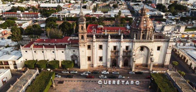 Guadalajara - Sierra Gorda by Motorcycle: SM Allende, Bernal, Guanajuato - San Joaquin and the Off-the-Beaten-Path Adventures