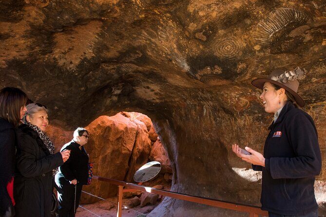 Highlights of Uluru Including Sunrise and Breakfast - Transport & Group Size