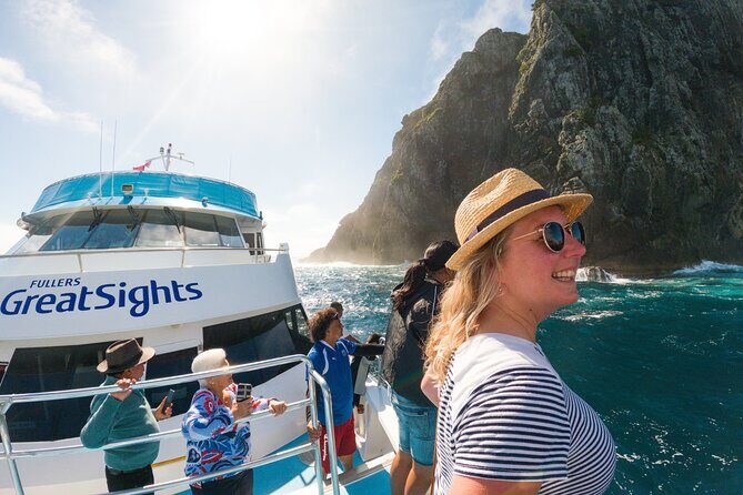 Hole in the Rock Scenic Cruise including Dolphins and Island stop - The Itinerary Breakdown