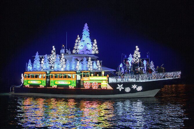 Holiday Lights Cruise Throughout Luxurious Newport Beach Harbor - Who Will Love This Tour?