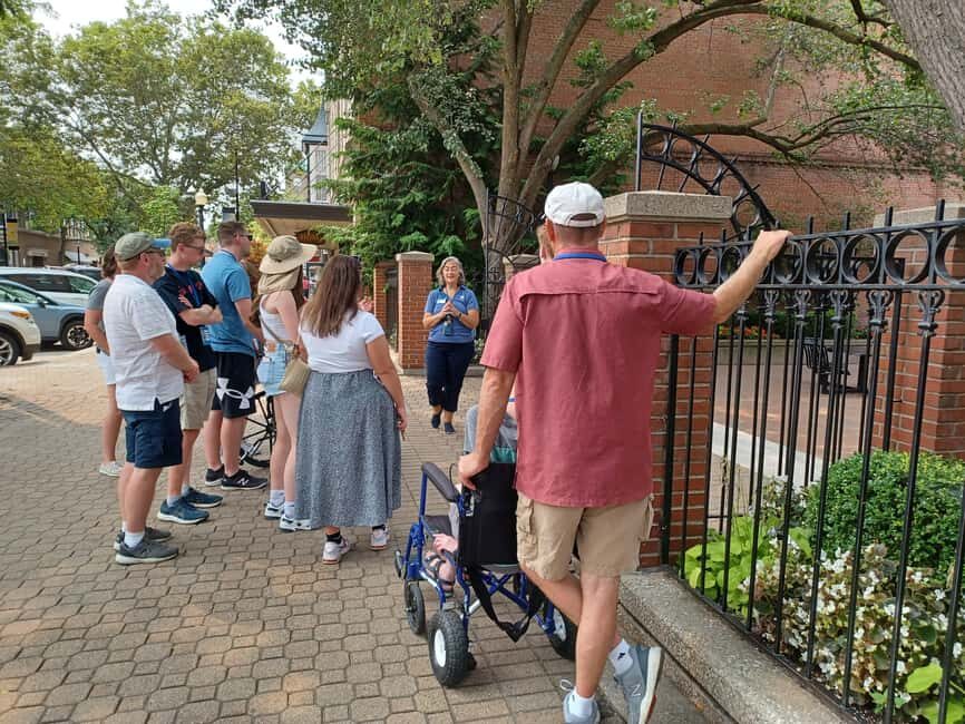 Holland, MI: Downtown Walking Tour with Food Tastings - Practical Details and Value