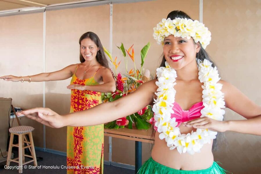 Honolulu: Pacific Star Sunset Buffet and Show - Value and Practical Considerations