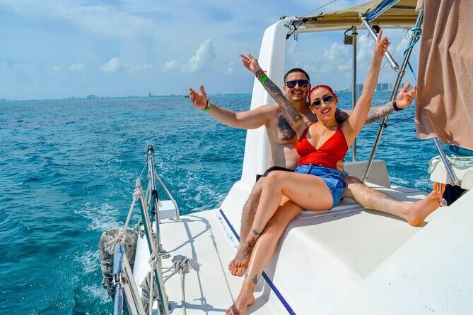 Isla Mujeres Catamaran, Open Bar and Beach Club Tour - Snorkeling at Arrecife El Meco: Discovering Underwater Life