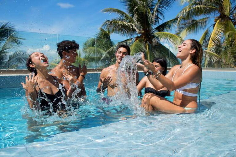 Isla Mujeres: Royal Garrafon VIP and Punta Sur admission - The Experience of the Guides and Infrastructure