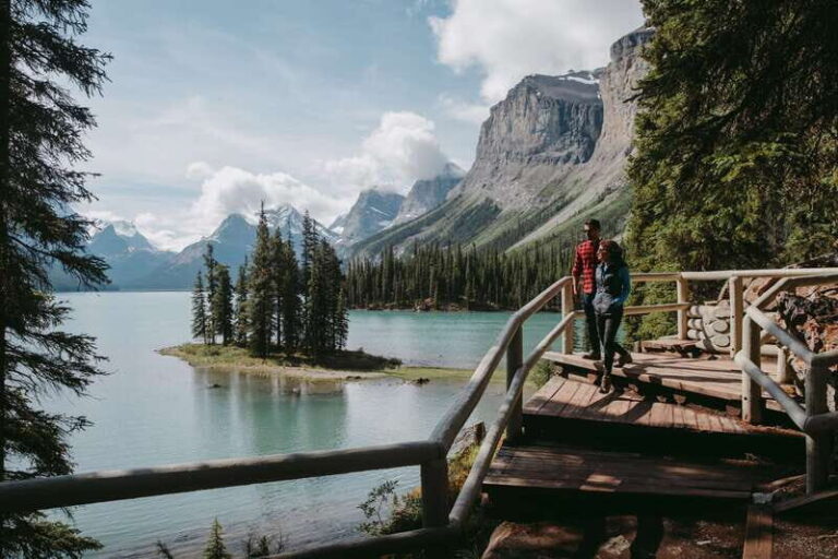 Jasper: Sightseeing Tour with Maligne Lake Cruise - Experience Quality and Value
