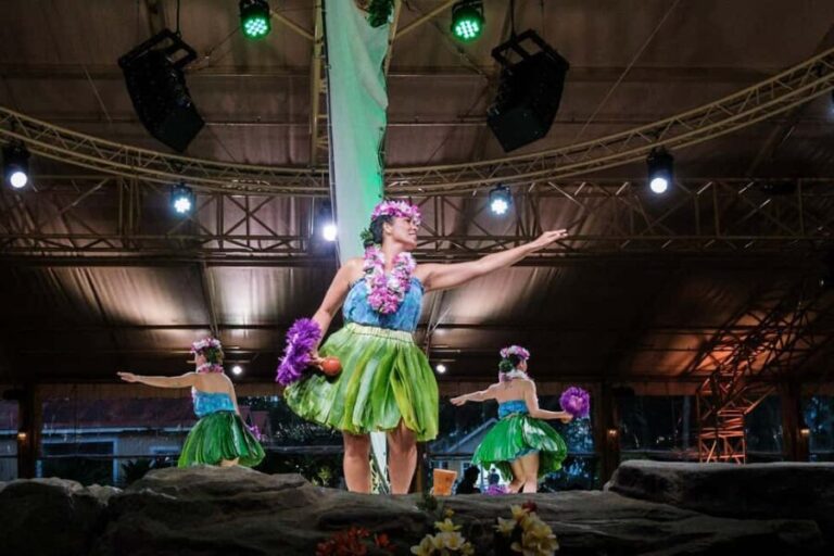 Kauai: Luau Kalamaku  Elevated Seating, Dinner & Show - Who Should Consider This Tour