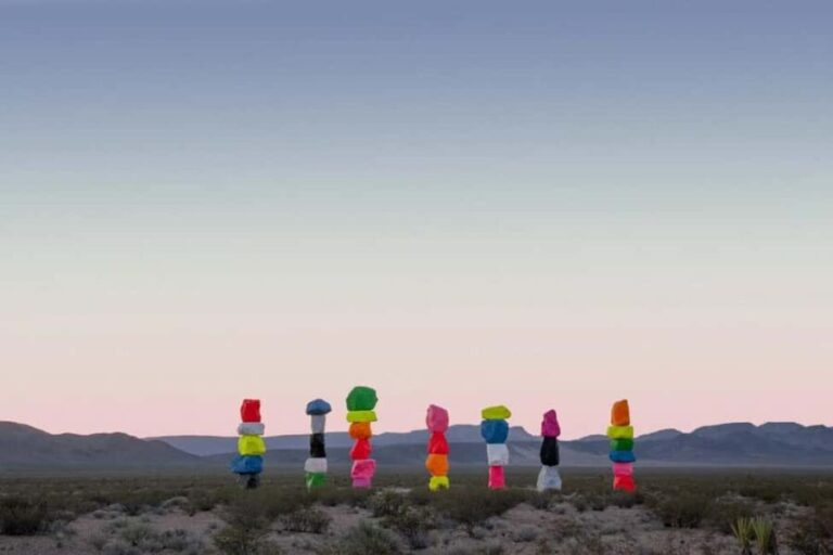 Las Vegas: Seven Magic Mountains Desert Tour - The Vegas Sign: A Classic Photo Spot