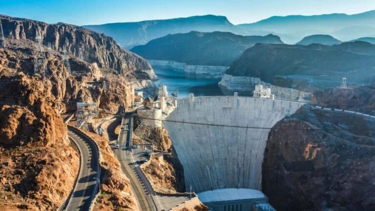 Las Vegas: Tunnel and Power Plant Tour, Hoover Dam in Spanish - Additional Highlights and Practical Details